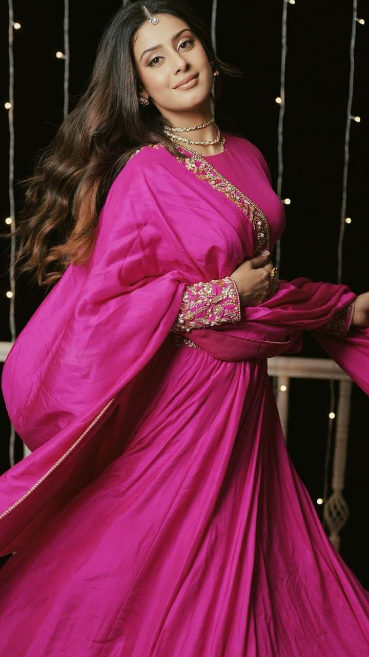 Stunning Lehenga Looks For Roka Ceremony Featuring Isha Malviya