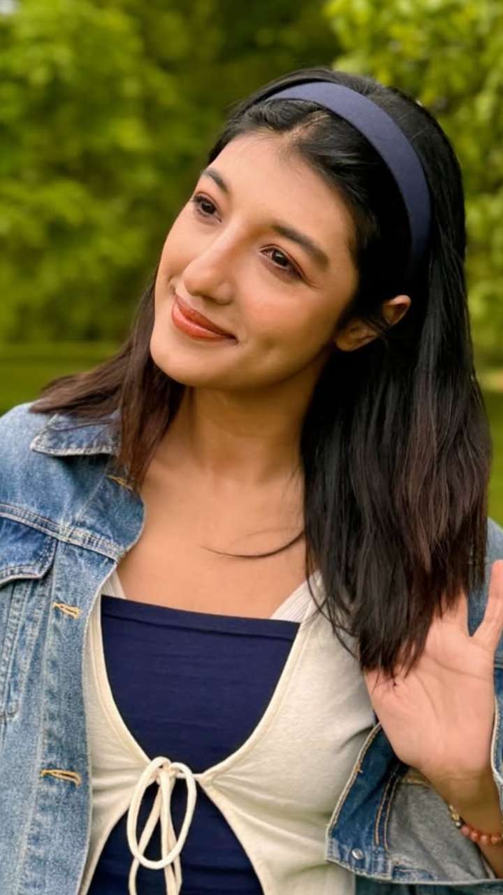 Mismatched Fame Garima Yajnik Chic Looks For Young Girls!