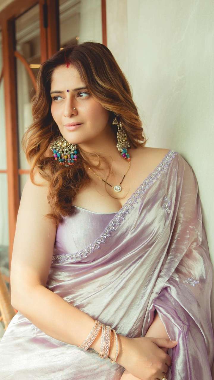 Arti Singh’s 7 Gorgeous Saree Blouse Designs For Married Women