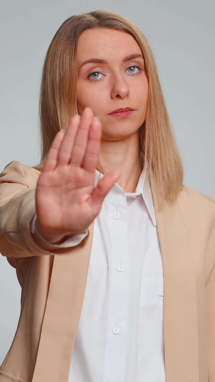 Say It With Your Hands: How Hand Gestures Reveal Confidence!