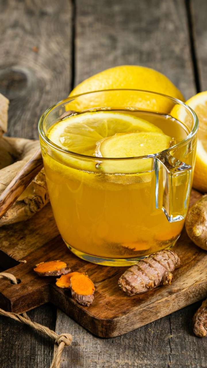 15-Minute Ginger Turmeric Tea Recipe To Promote Weight Loss