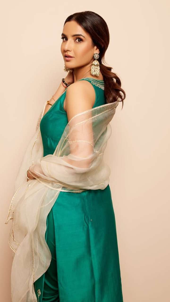 Jasmin Bhasin Approved 5 Chic Hairstyles To Pair With Ethnic Outfit