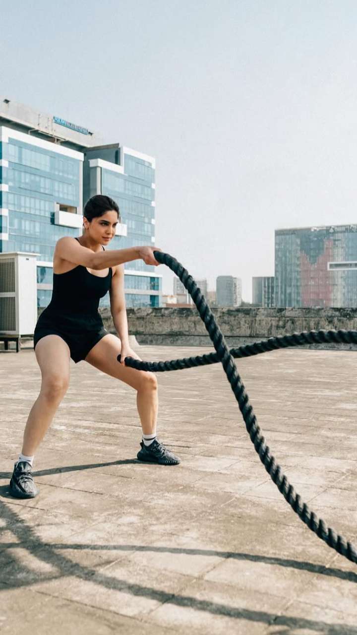 Sharvari Wagh’s Battle Rope Exercise For Core Muscle Strengthening