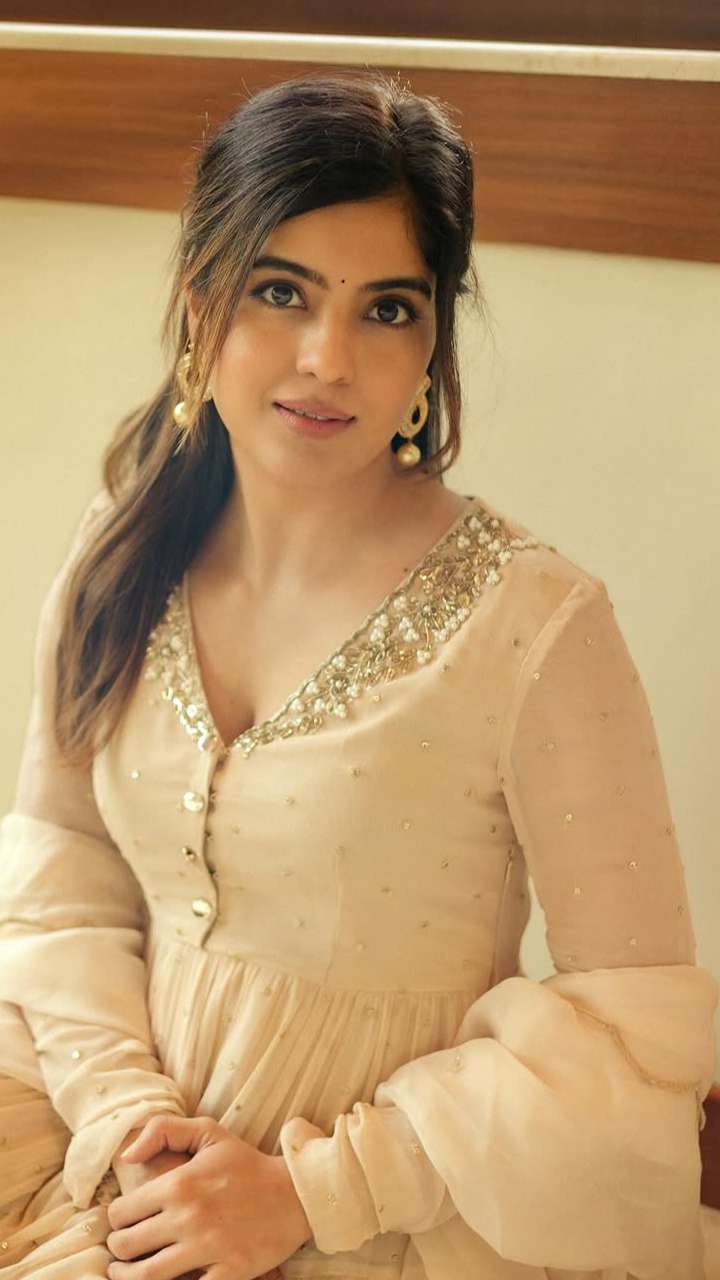 Amritha Aiyer's 9 Lightweight Traditional Outfits For Pooja At Home