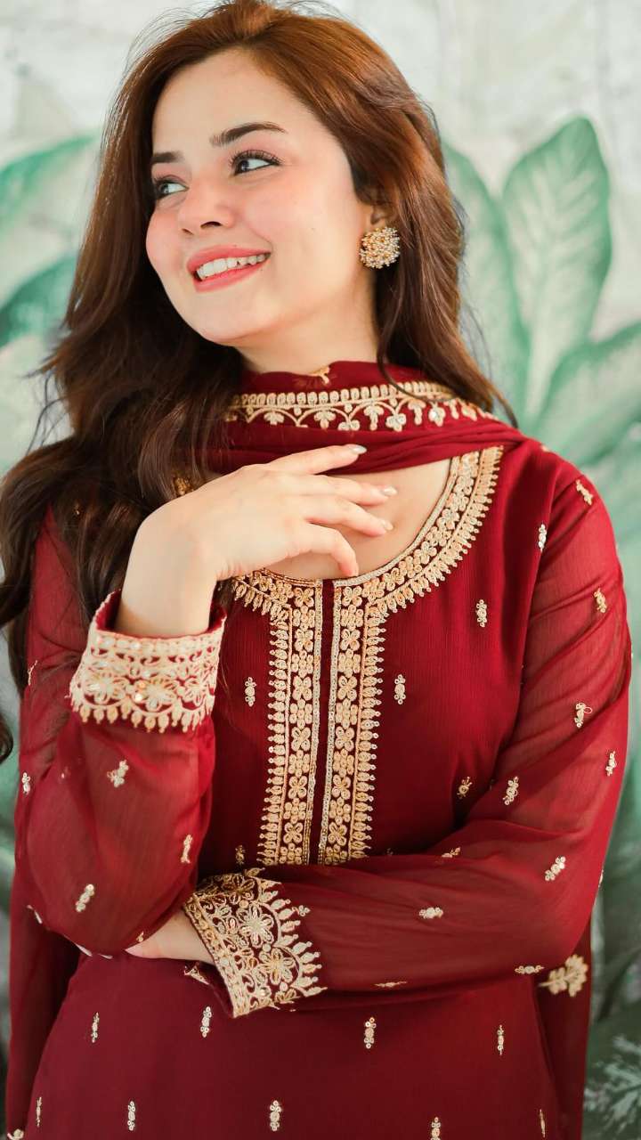 Pakistani Actress Komal Meer’s 6 Beautiful Salwar Suits For Roka Ceremony