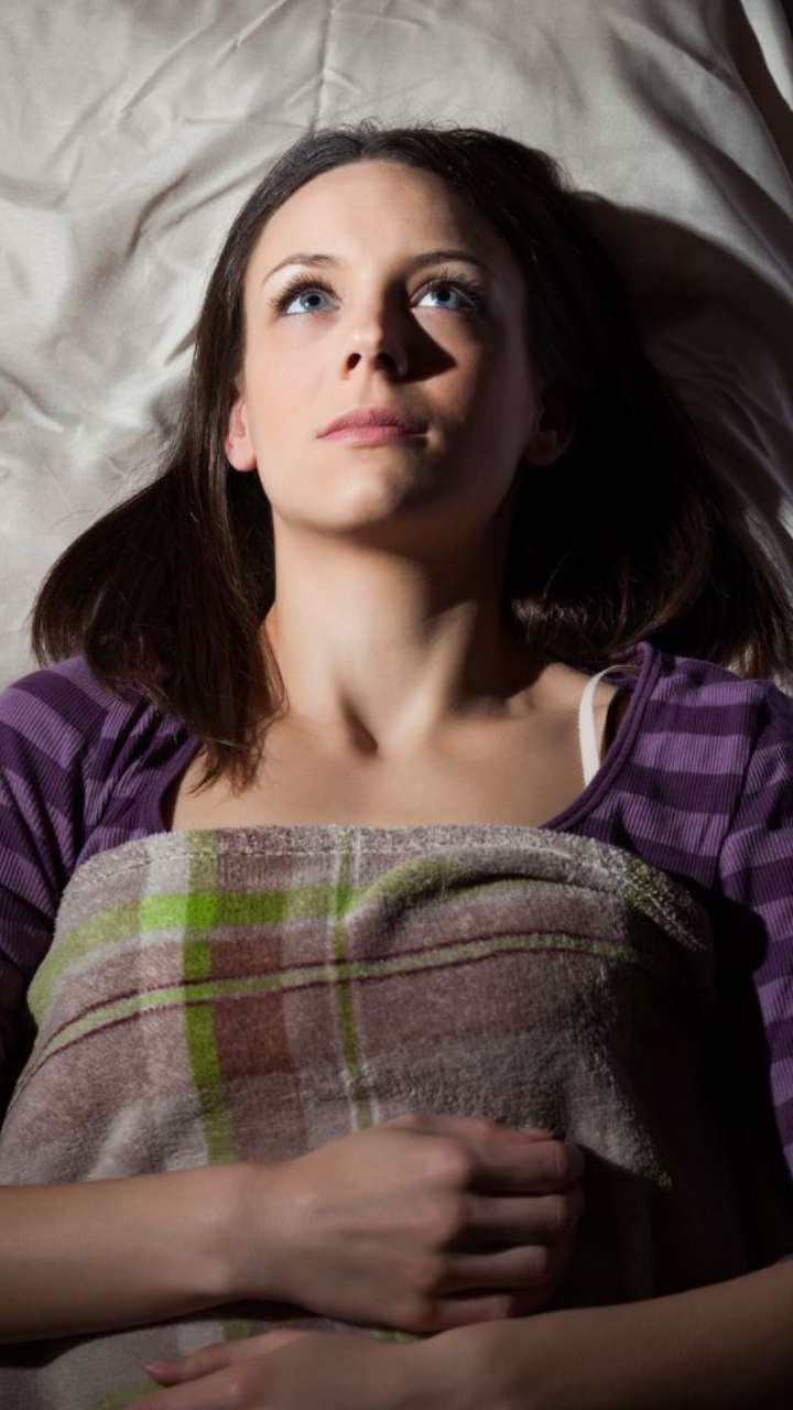What Is Junk Sleep? 6 Toxic Signs You Are Experiencing It!