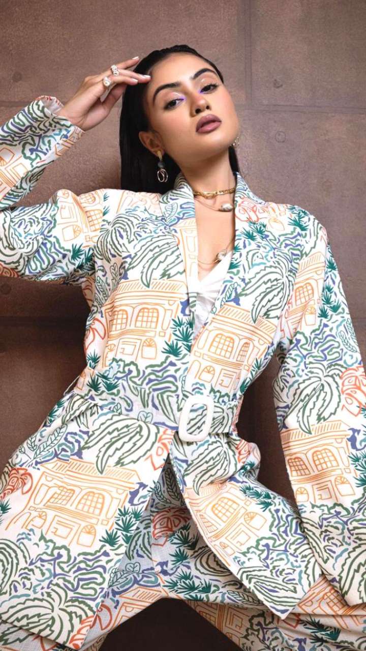 Gujarati Actress Janki Bodiwala Oozes Oomph In Sultry Fashionable Fits