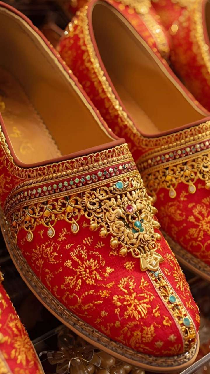 Stylish Footwear Options You Can Pair With Ethnic Sets