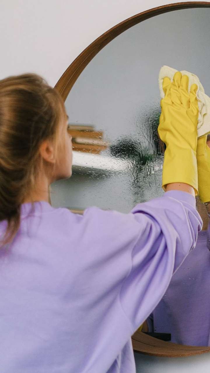 Tips And Tricks To Clean The Mirror At Home