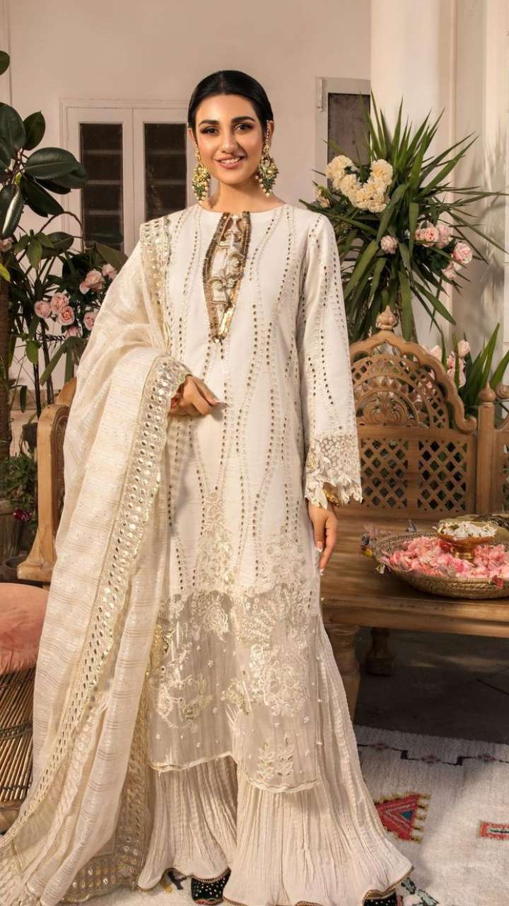 Sara Khan Suit Looks | Suit Designs For Eid