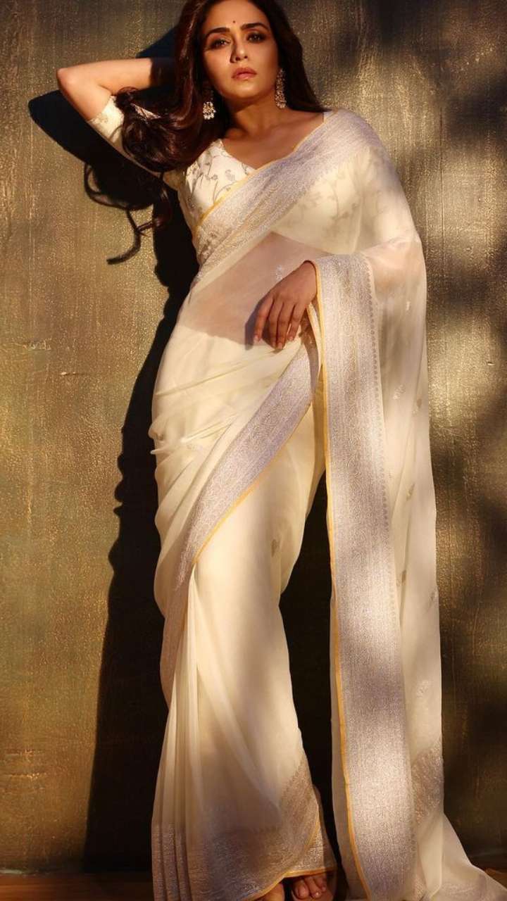 Amruta Khanvilka-Inspired Sassy And Chic White Sarees | Hottest blouse ...