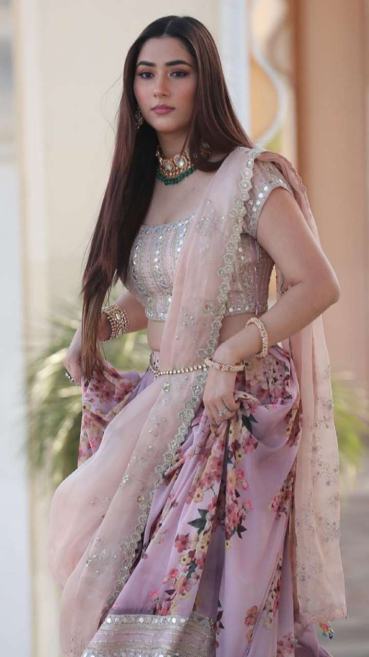 Disha Parmar's Stunning Traditional Outfits For Summer Wedding