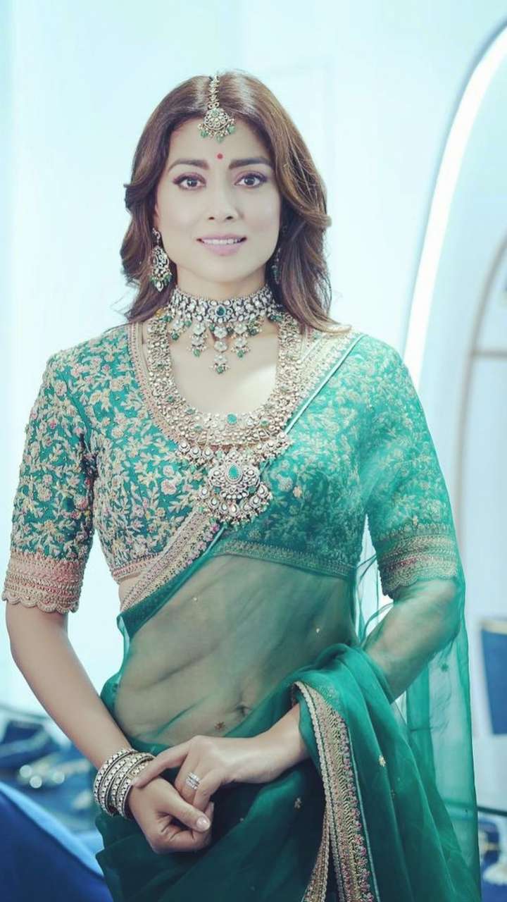 Shriya Saran Trendy Saree Look For Bong Wedding