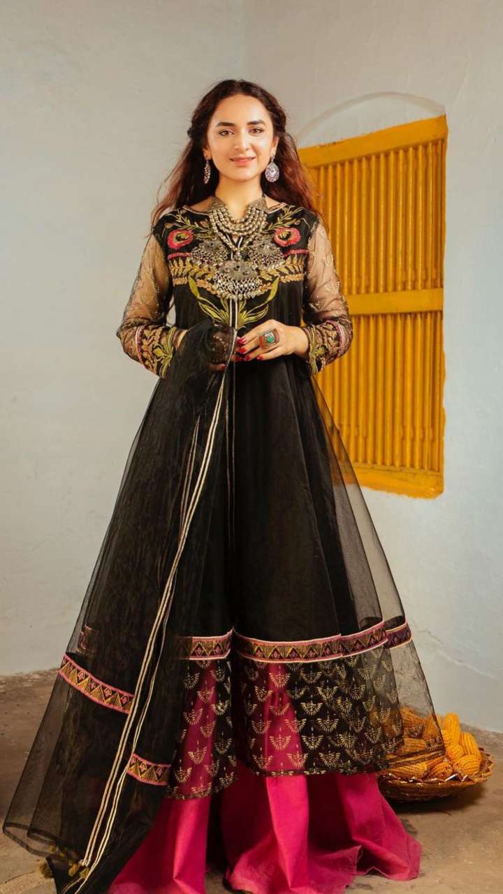 Yumna Zaidi Suit Looks For A Perfect Roka Day