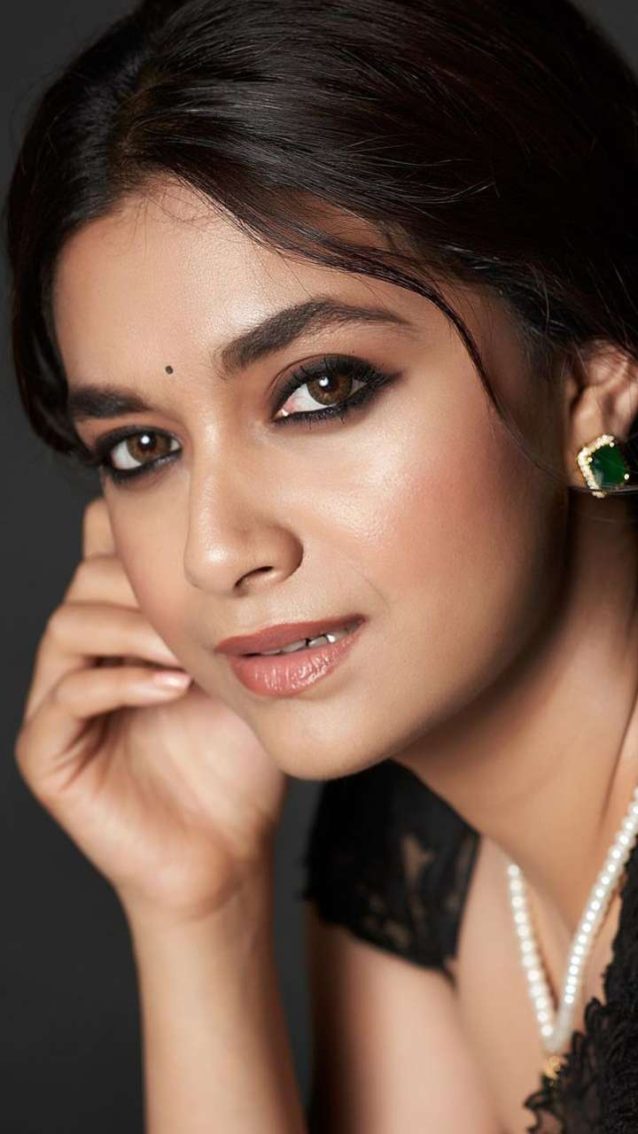 5 Trendy Makeup Looks Ft. Keerthy Suresh For Festive Season