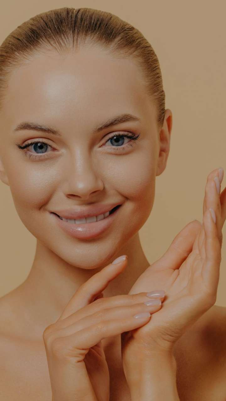 Top 5 Home Remedies For Dry Hands During Winters