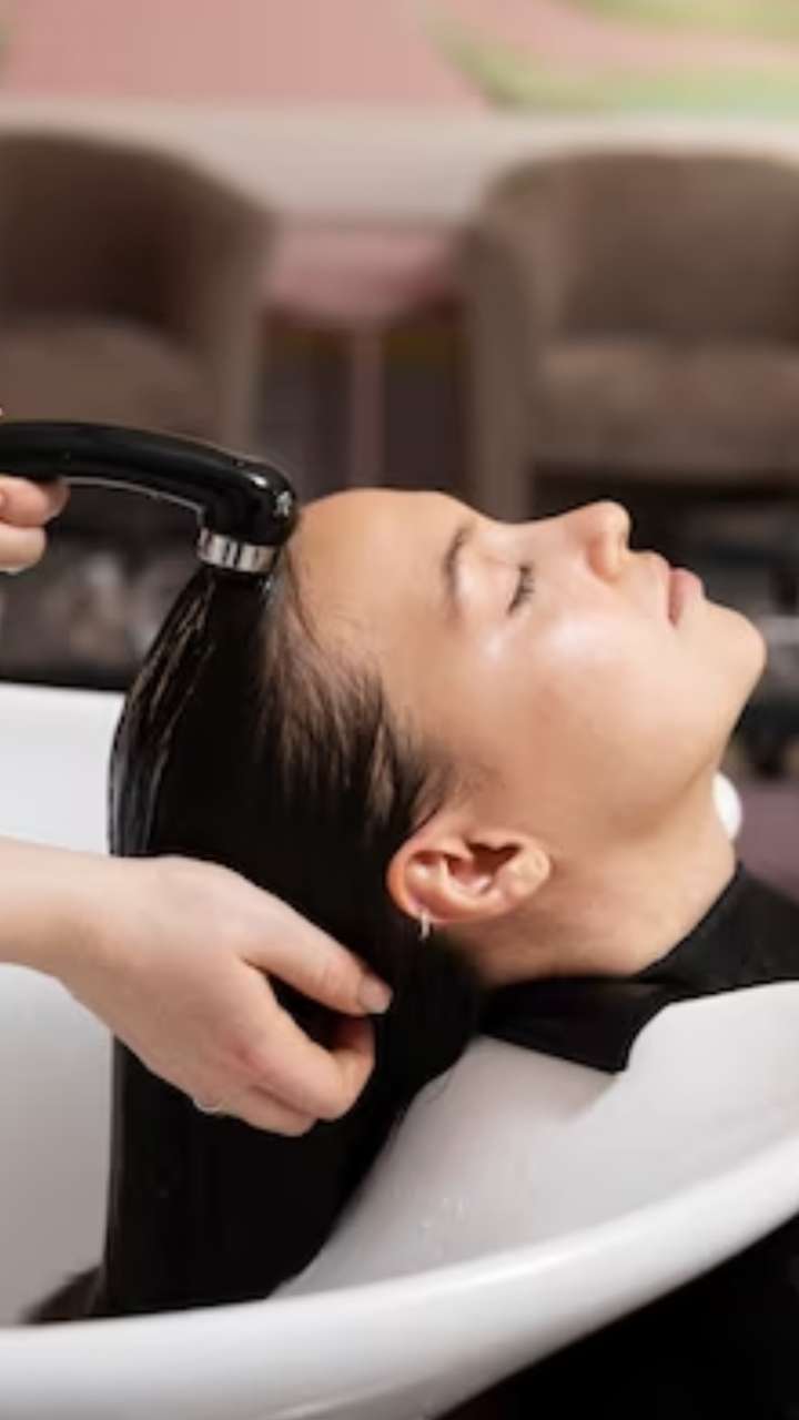 7 tips to know How Often you should wash your hair in winter