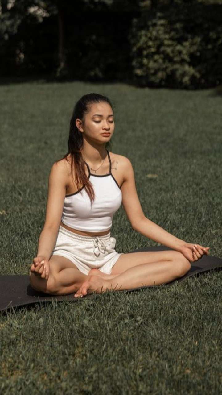 Top 5 Easy Yoga Asanas For Glowing Skin In Winter Season