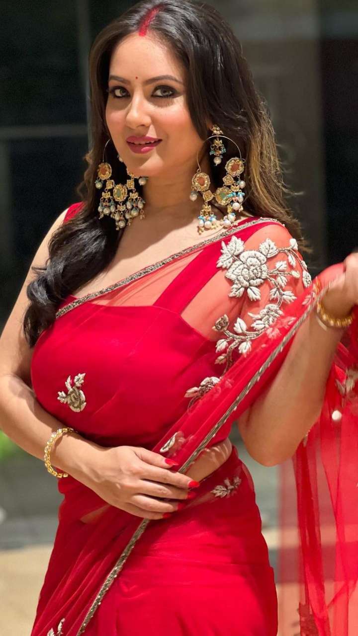5 Elegant Saree Blouse Inspirations From Puja Banerjee For Newly Bride