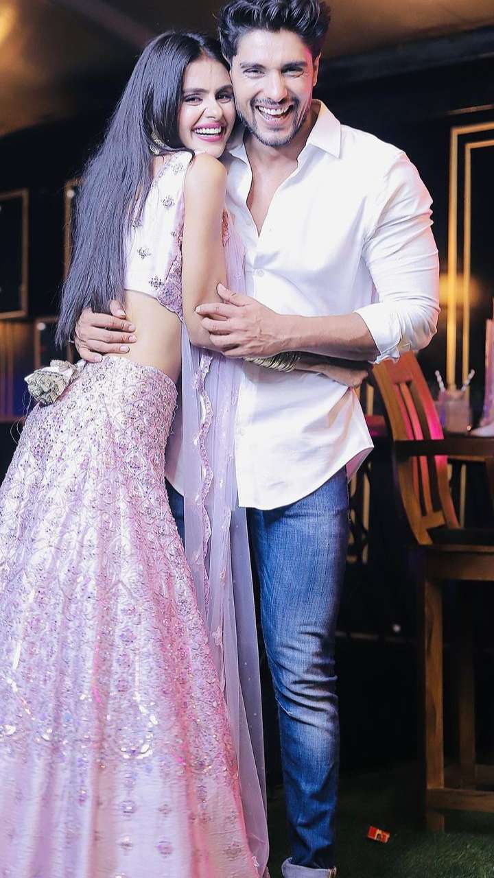 Priyanka and Ankit Look More Than Friends In These Adorable Pictures Priyanka and Ankit Look More Than Friends In These Adorable Pictures