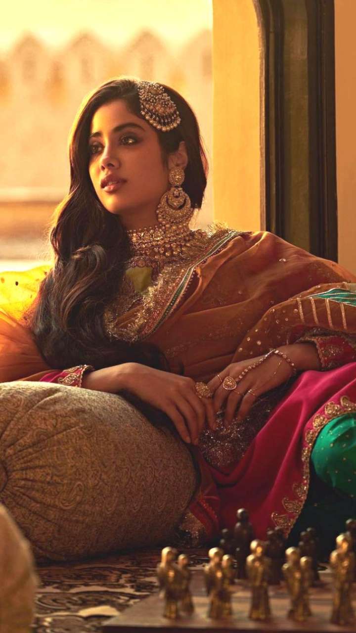 Janhvi Kapoor Latest Vintage Royal Ethnic Look