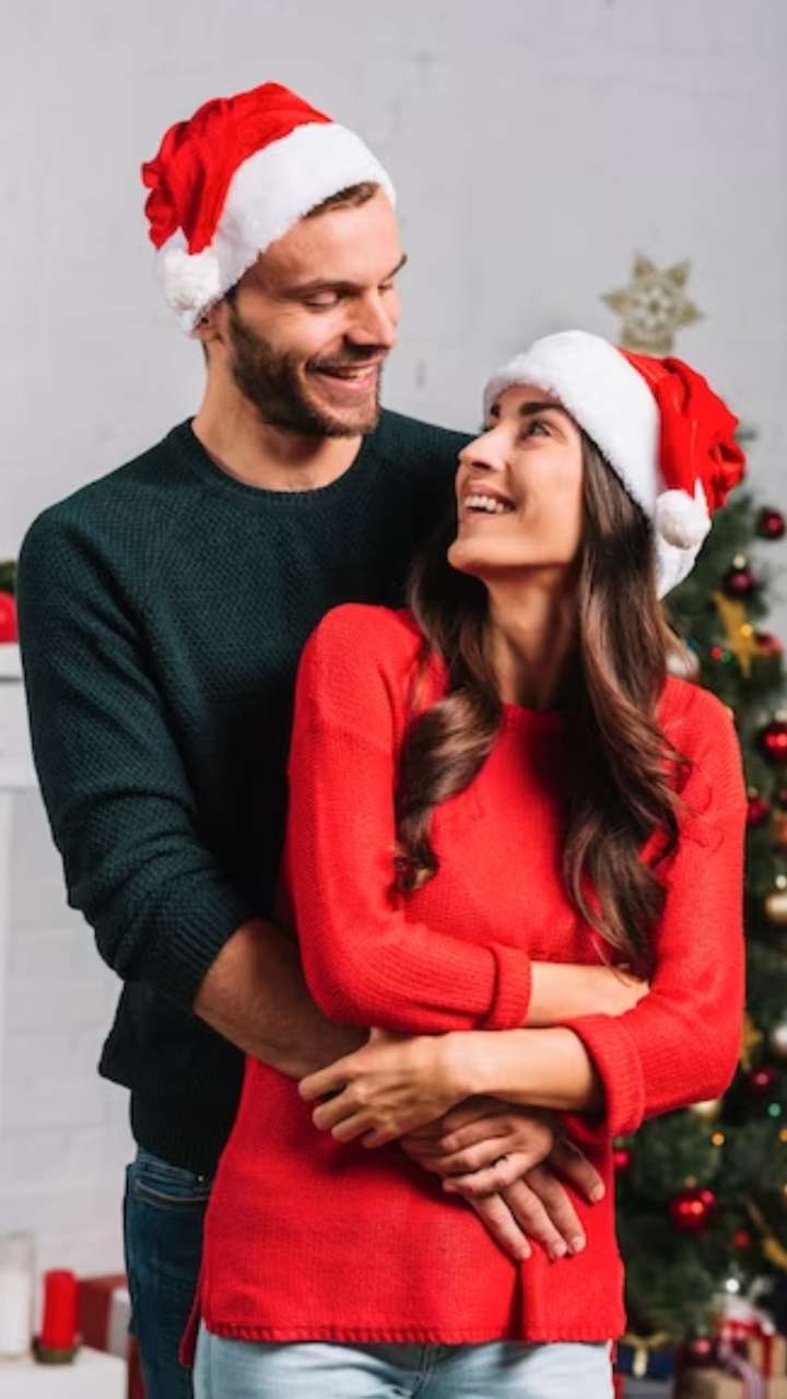 Top 7 Cosy Ideas To Celebrate Christmas Eve With Your Love Partner
