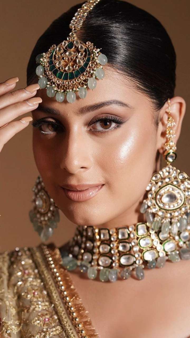 5 Glam Eye Makeup By Isha Malviya For Different Occasions