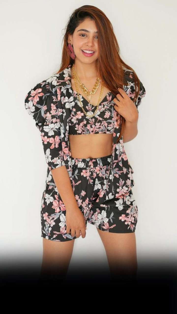 Niti Taylor Stunning Casual Outfits