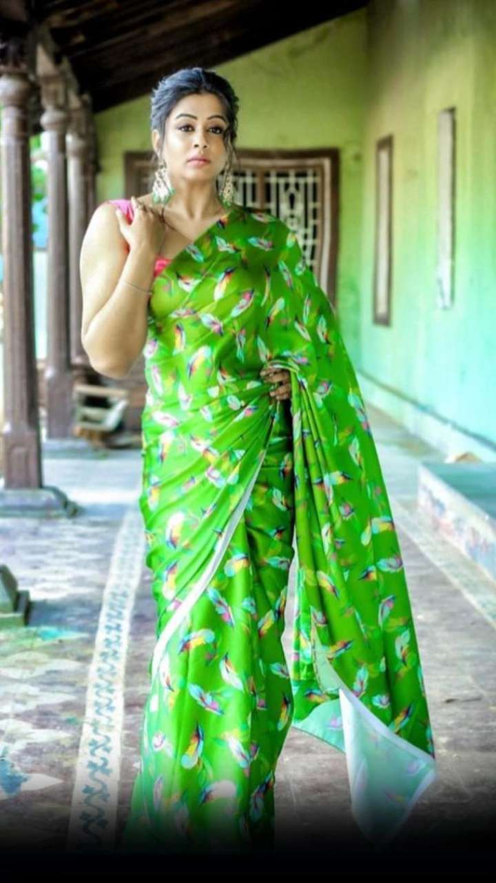 South Indian Actress Priyamani Beautiful Saree Looks