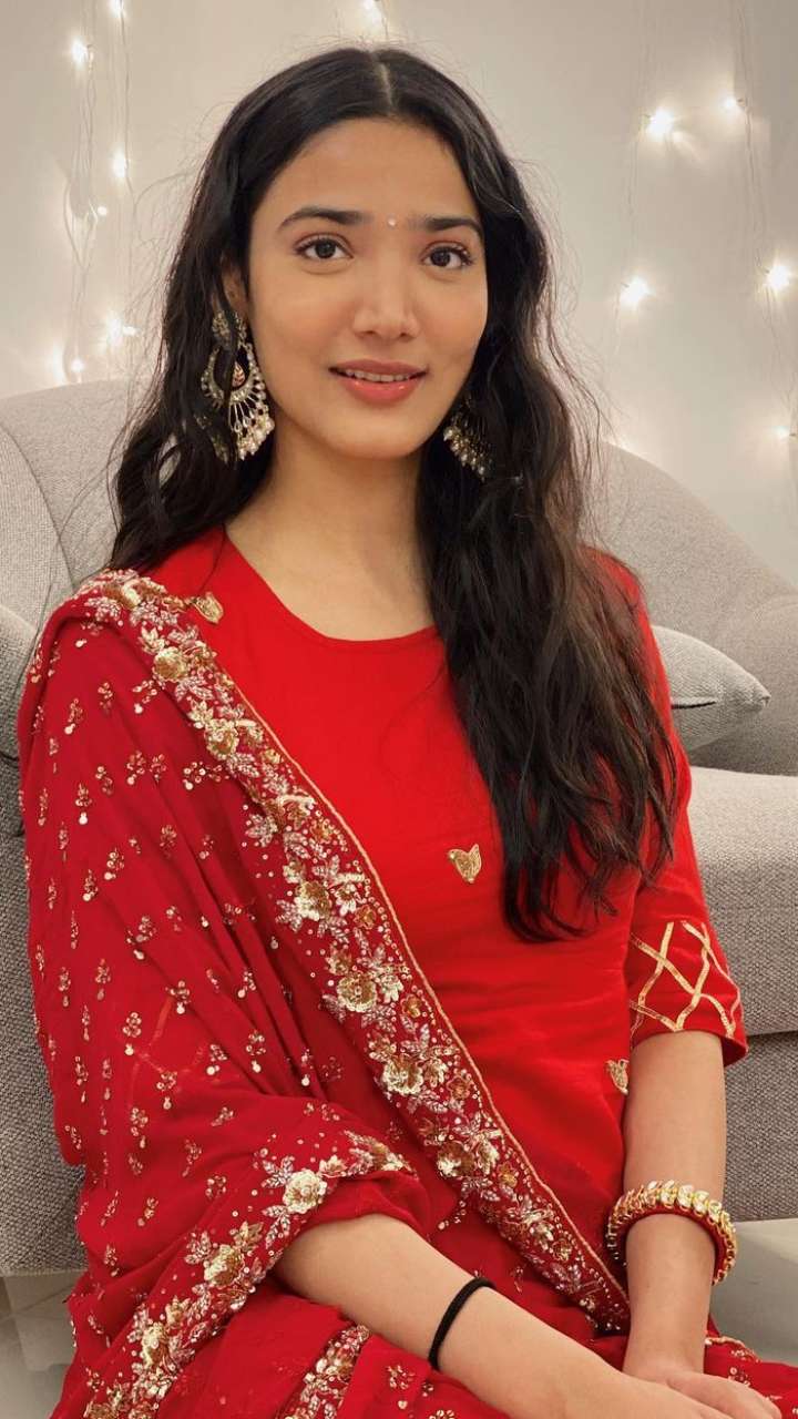 6 Elegant Valentine Looks Ft. Medha Shankar For Cultural Queens