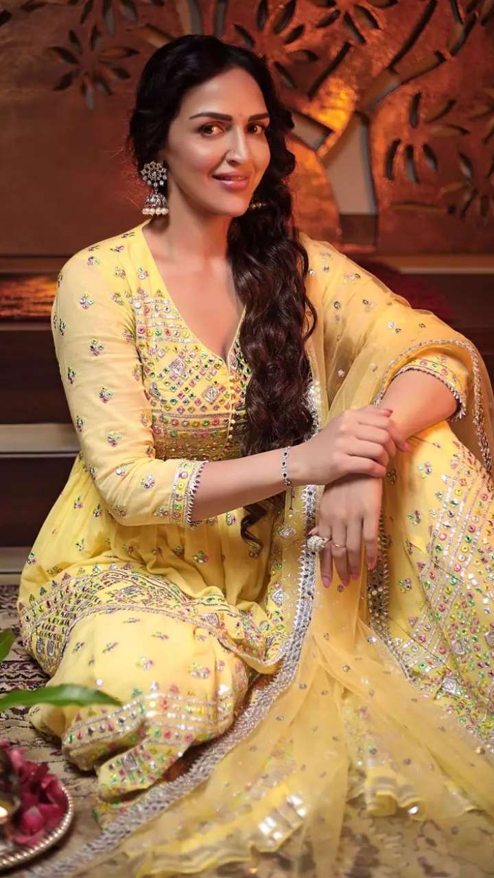 5 Elegant Suit Designs By Esha Deol For Roka Ceremony