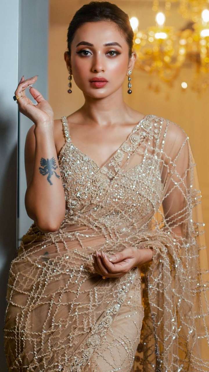 6 Gorgeous Sarees By Mimi Chakraborty For Wedding Reception