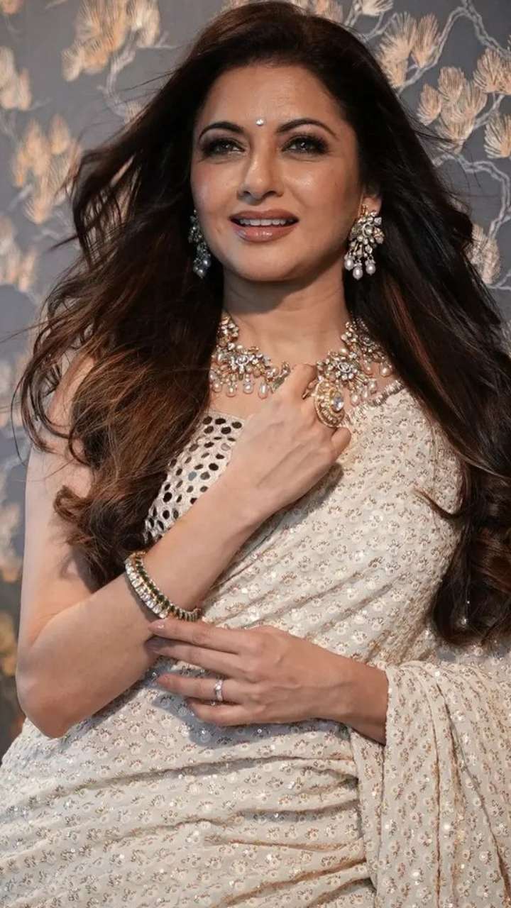 Bhagyashree Evergreen Beauty In These Ethereal Saree Looks