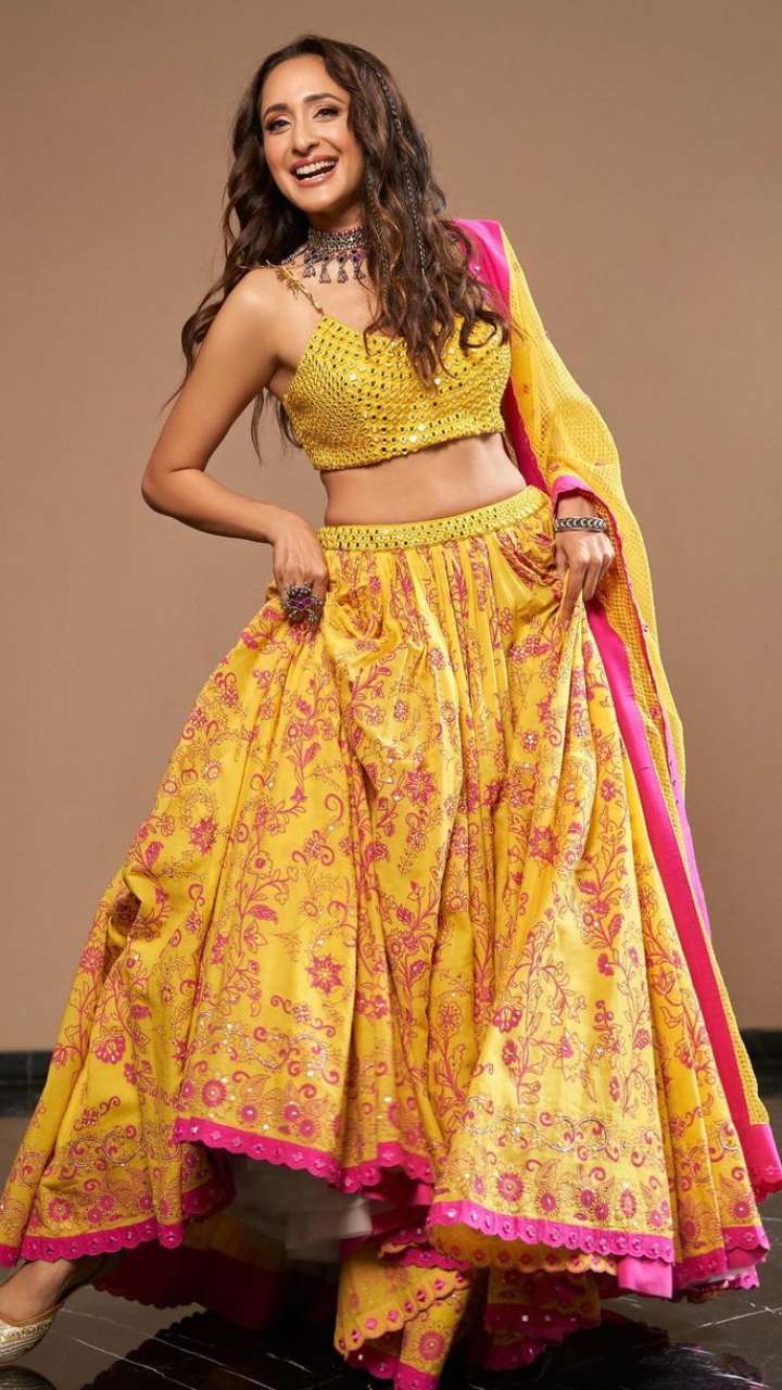 5 Stunning Lehengas By Pragya Jaiswal For BFF Wedding 5 Stunning Lehengas By Pragya Jaiswal For BFF Wedding