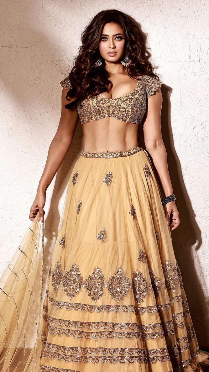 5 Stunning Wedding Season Lehengas From Shweta Tiwari's Closet