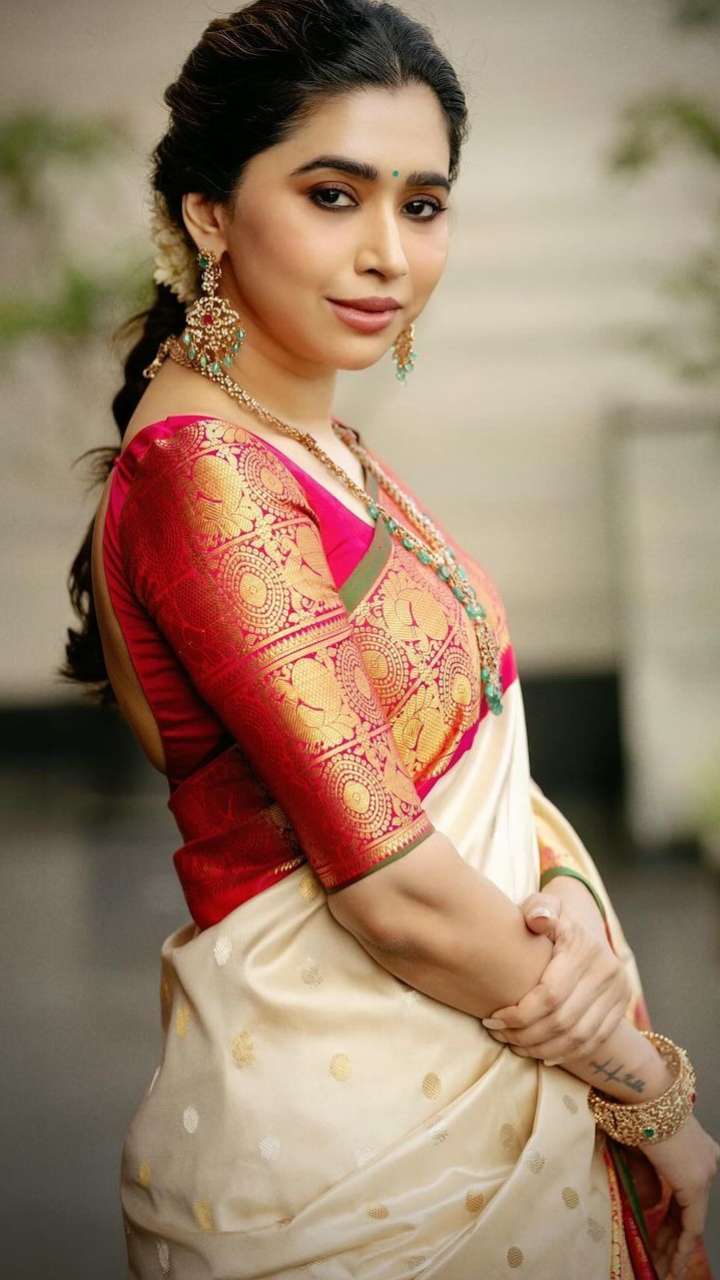 5 Gorgeous Saree Blouse Designs By Aarti Ravi To Slay