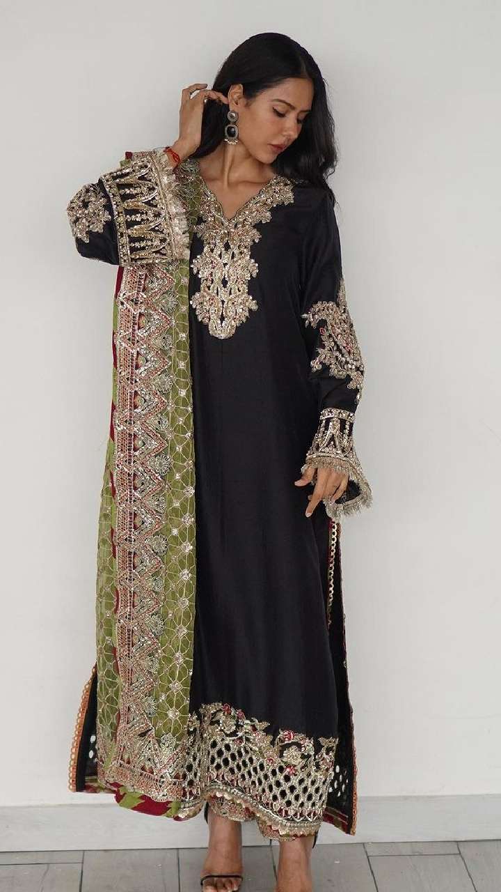 5 Trendy Salwar Suit By Sonam Bajwa For Wedding Festivities