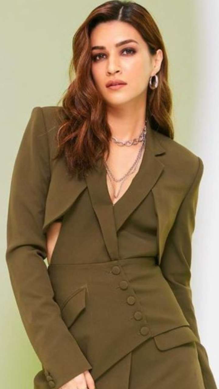 Top 8 Ways To Show Highly Confident Body Language At Office