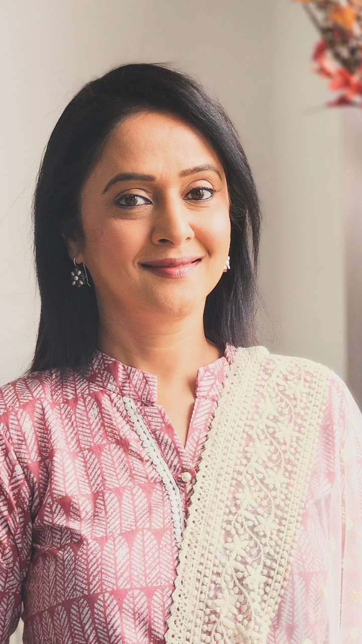 Mrunal Kulkarni's Instagram, Twitter & Facebook on IDCrawl