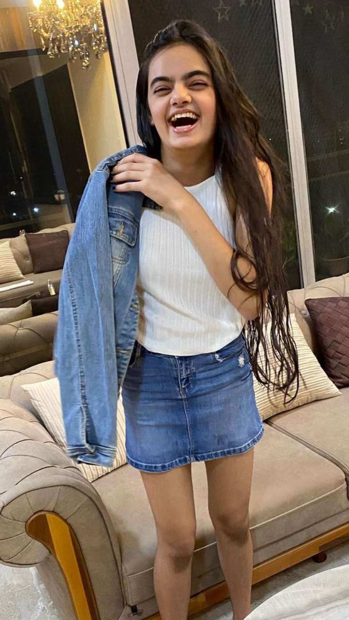Ruhaanika Dhawan Aka Ruhi's Adorable Looks In Denim