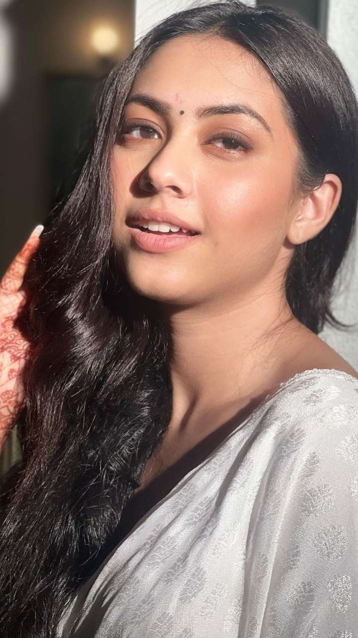 Reem Sameer Shaikh Looks Angelic In White Outfits