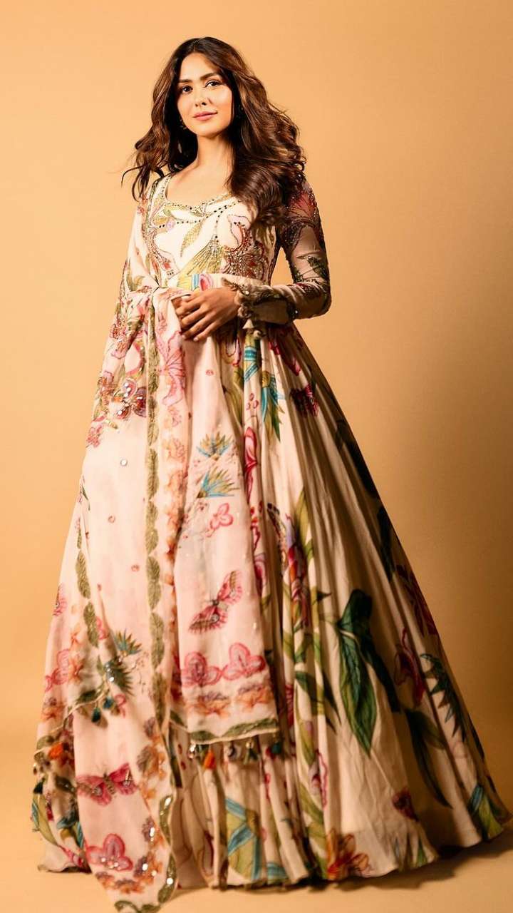 5 Vibrant Suits By Mrunal Thakur For Summers
