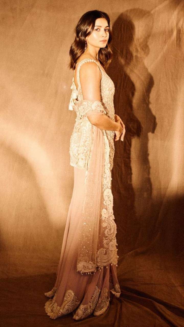 5 Gorgeous Sharara Suits By Alia Bhatt To Attend Weddings