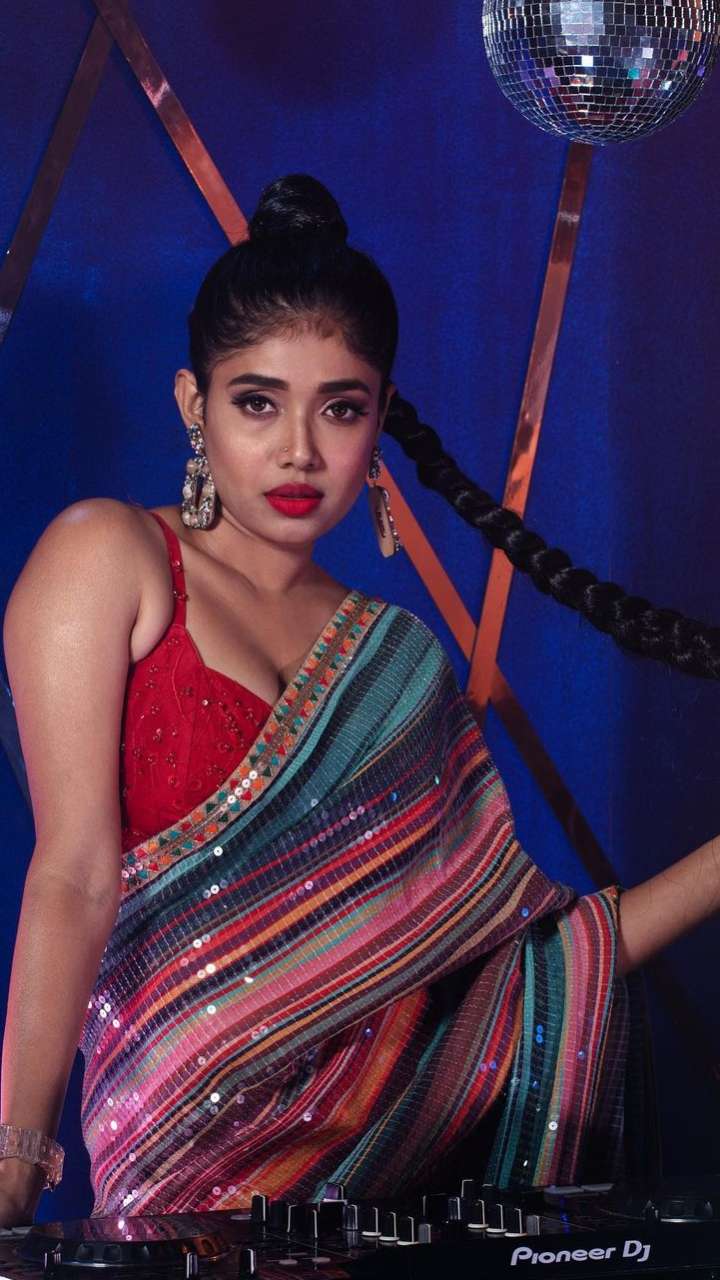 Alasandra Johnson Slays The Party In Saree