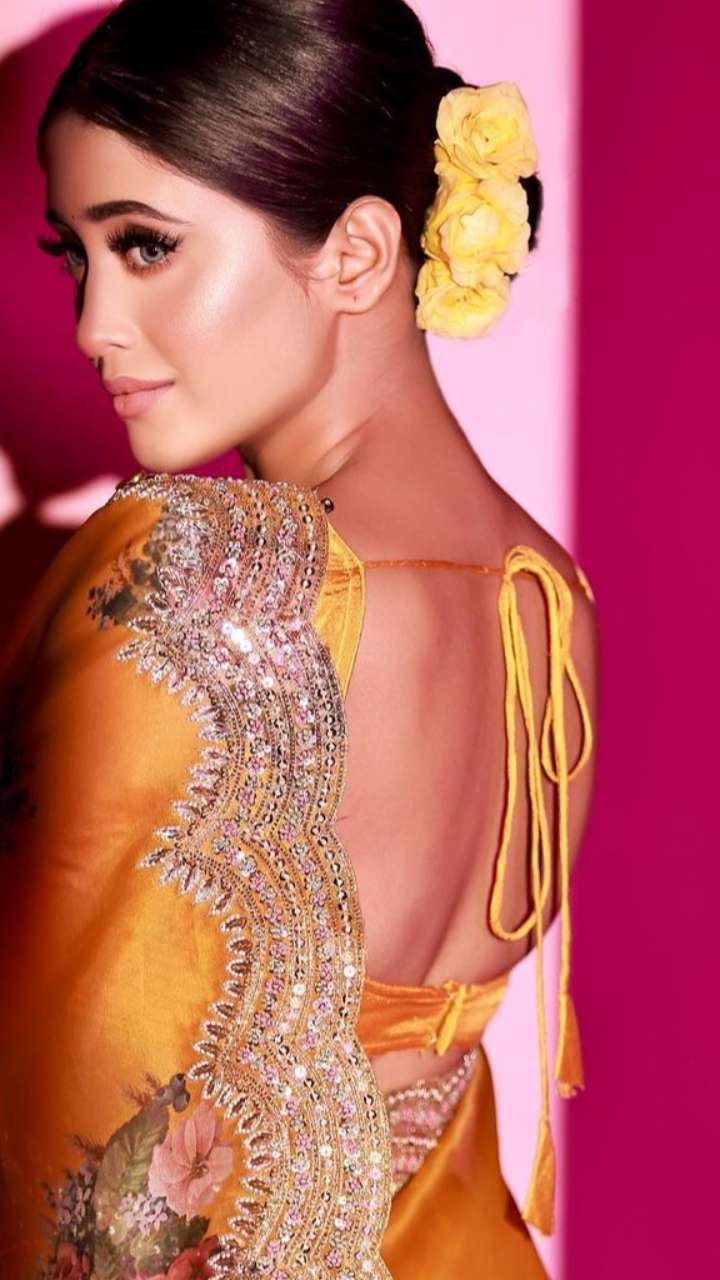 5 Beautiful Hairstyle By Shivangi Joshi For Saree