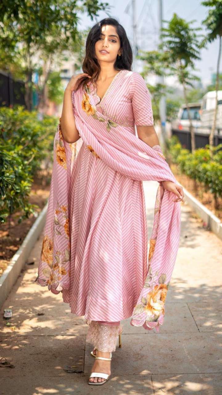 6 Comfy and Vibrant Suits For Reba Monica For Every Occasion