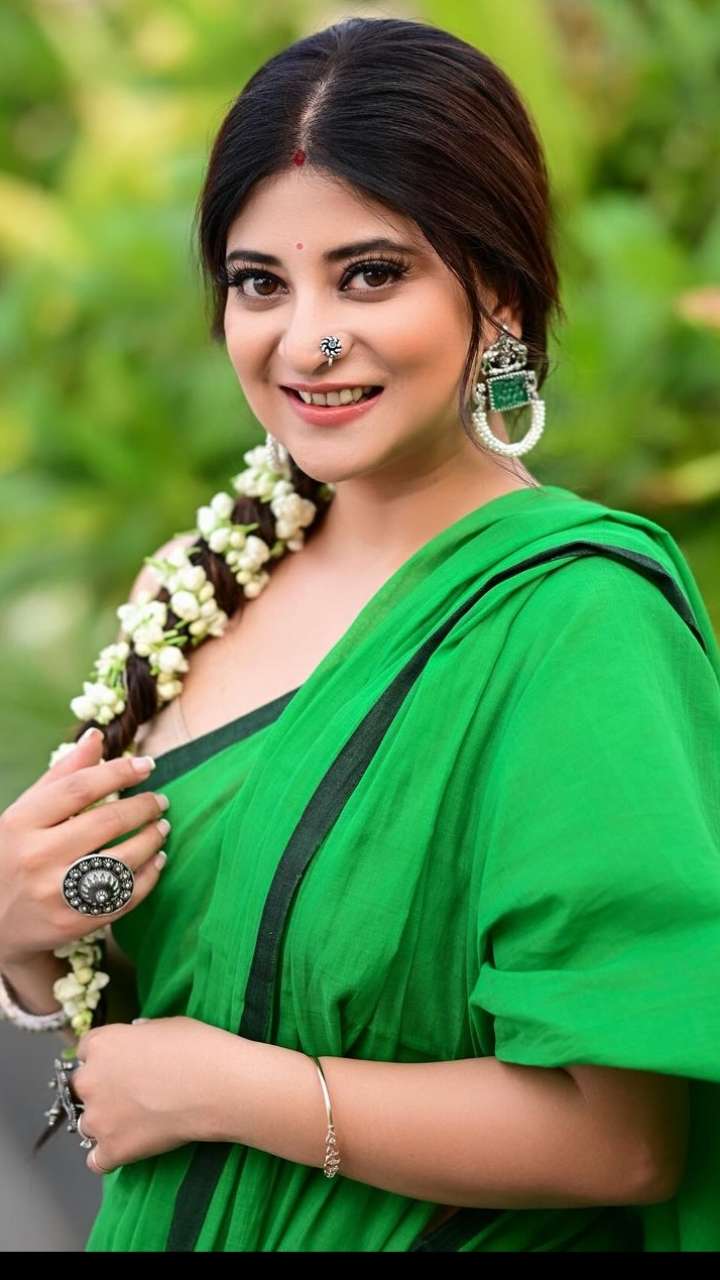 5 Beautiful Saree Hairstyles By Bengali Actress Sandipta Sen