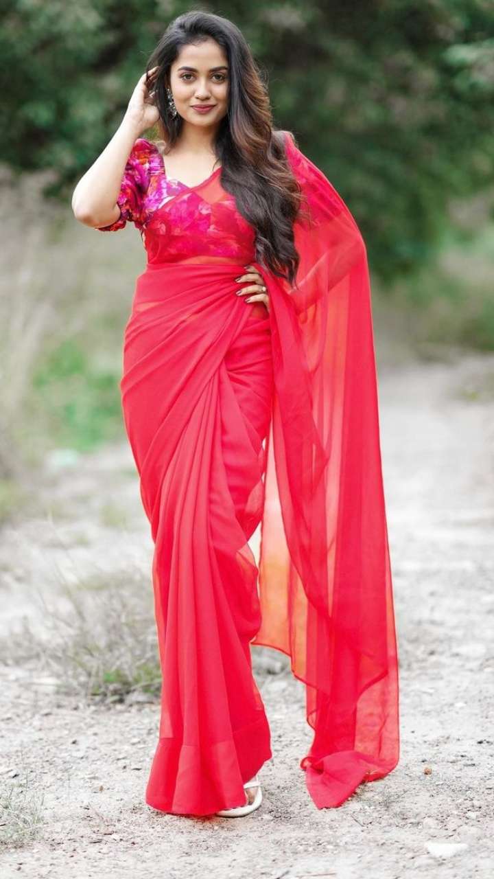 6 Vibrant Comfy Sarees By Teju Ashwini For Summer Season