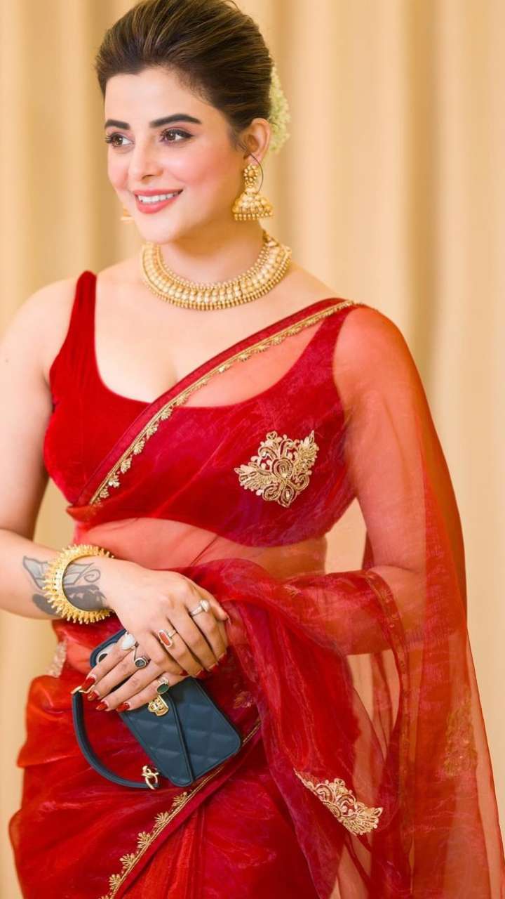 5 Sassy Saree Blouses By Rupsha Mukhopadhyay To Slay