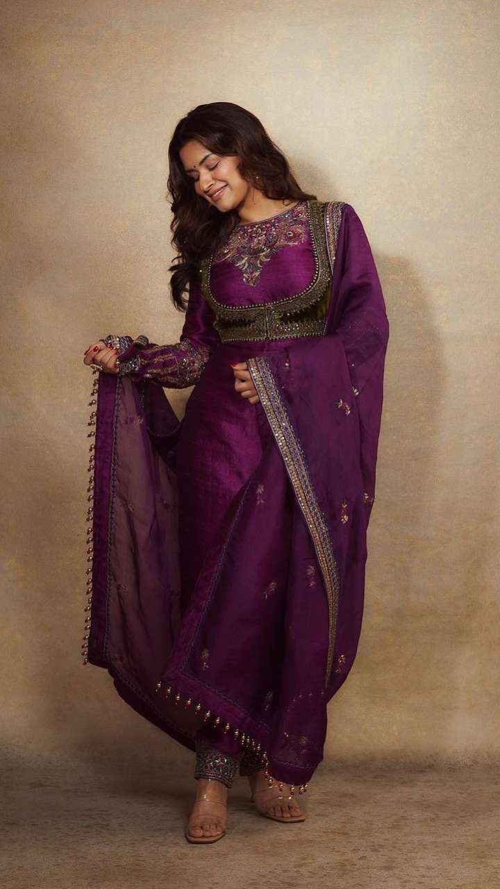 5 Vibrant Suits By Avneet Kaur To Attend Wedding